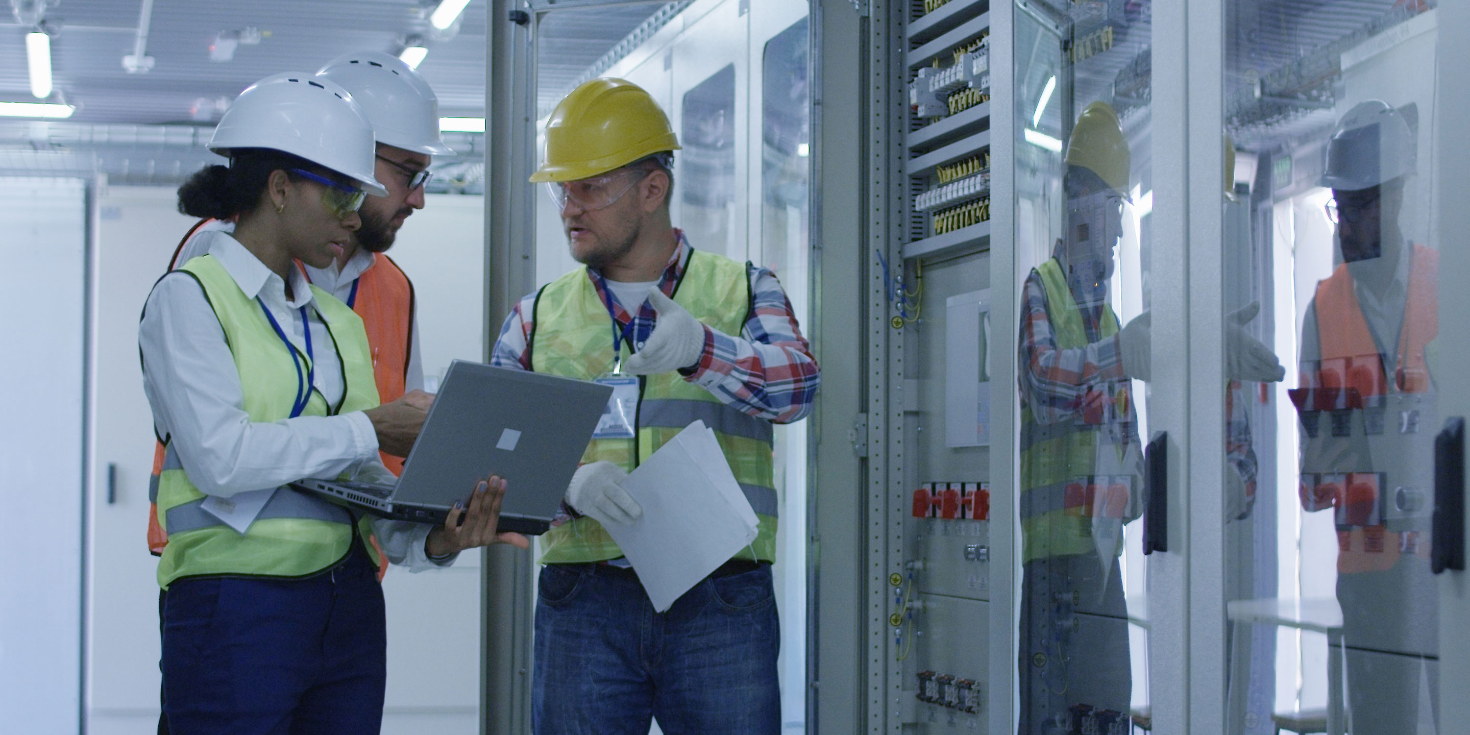 Experion HS addresses the complex needs of modern industrial environments: